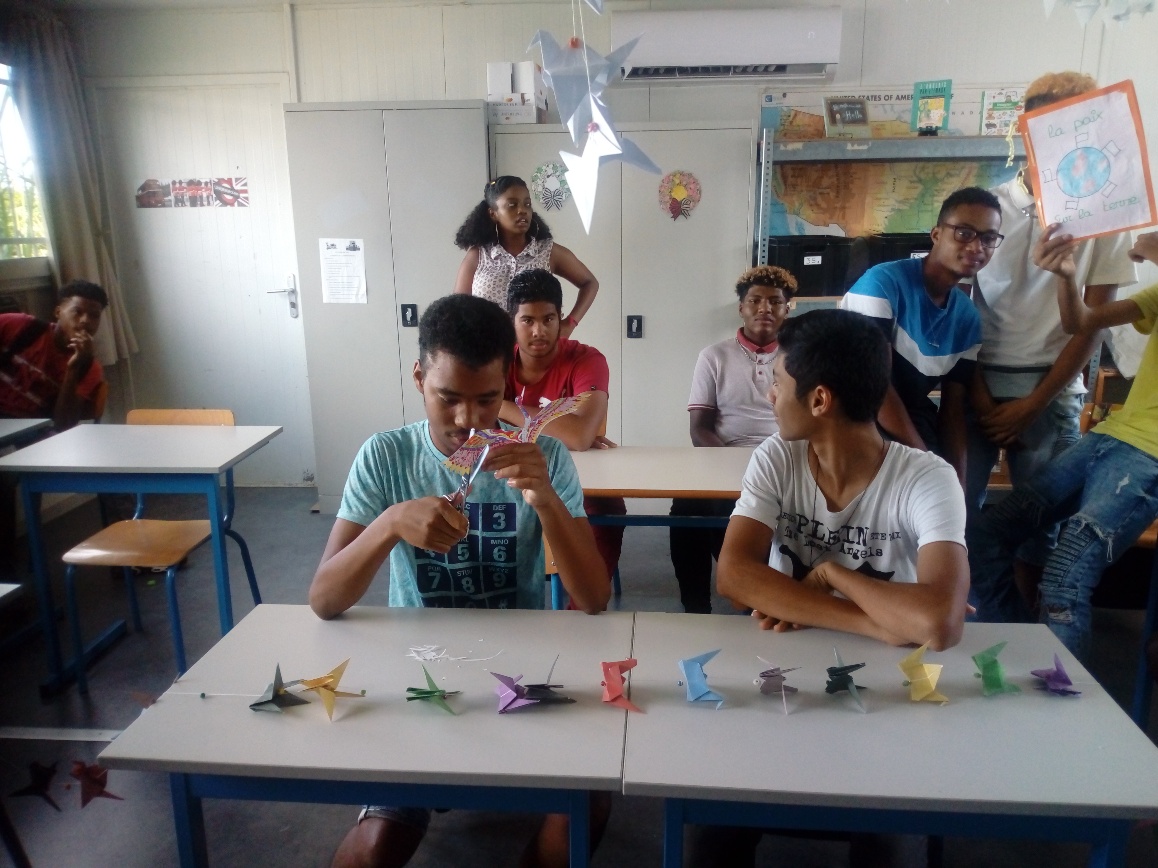 Projet Origami pour la paix – Collège Pointe des Châteaux