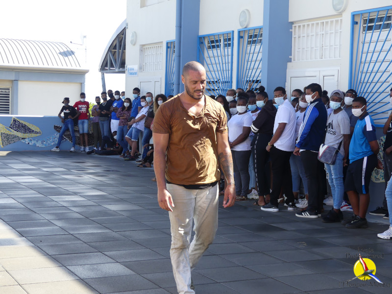 Spectacle « SOUBAT » avec Lino MERION | lycee Albert Ramassamy